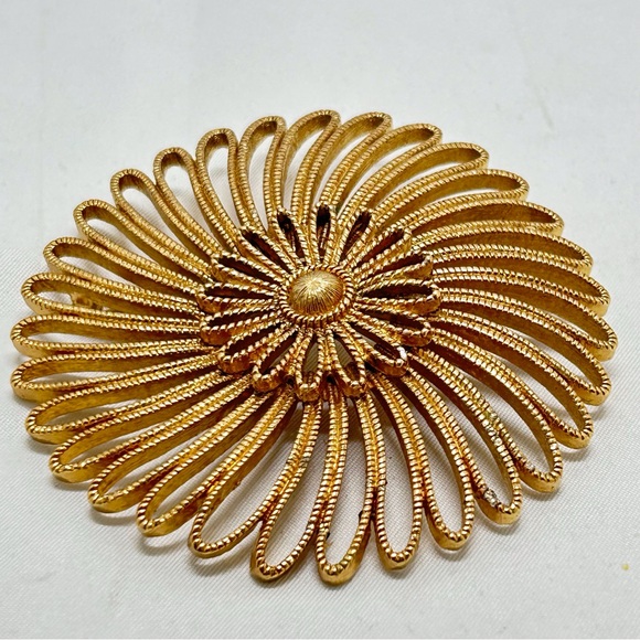 Monet | Jewelry | Monet Vintage Large Gold Round Floral Brooch | Poshmark